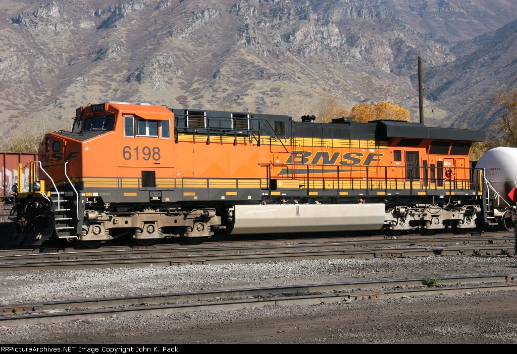 BNSF 6198